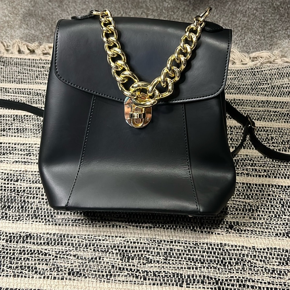 Divine Firenze Backpack With Gold Chain And Hardware - Gem